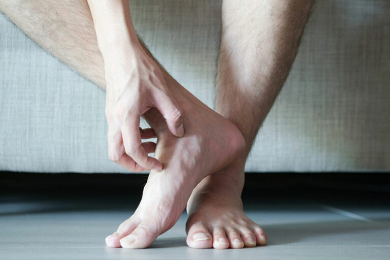 Itchy Skin: Causes, Symptoms & Management | E45